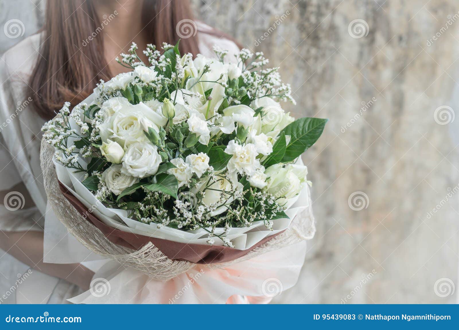 Hands Holding Bouquet of Flower Stock Image - Image of plant, spring ...