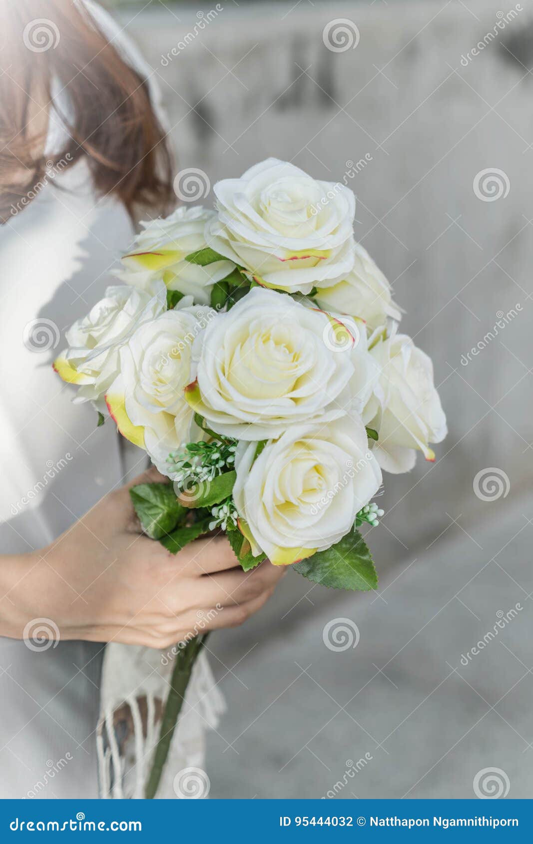 Hands Holding Bouquet of Flower Stock Photo - Image of making, wedding ...