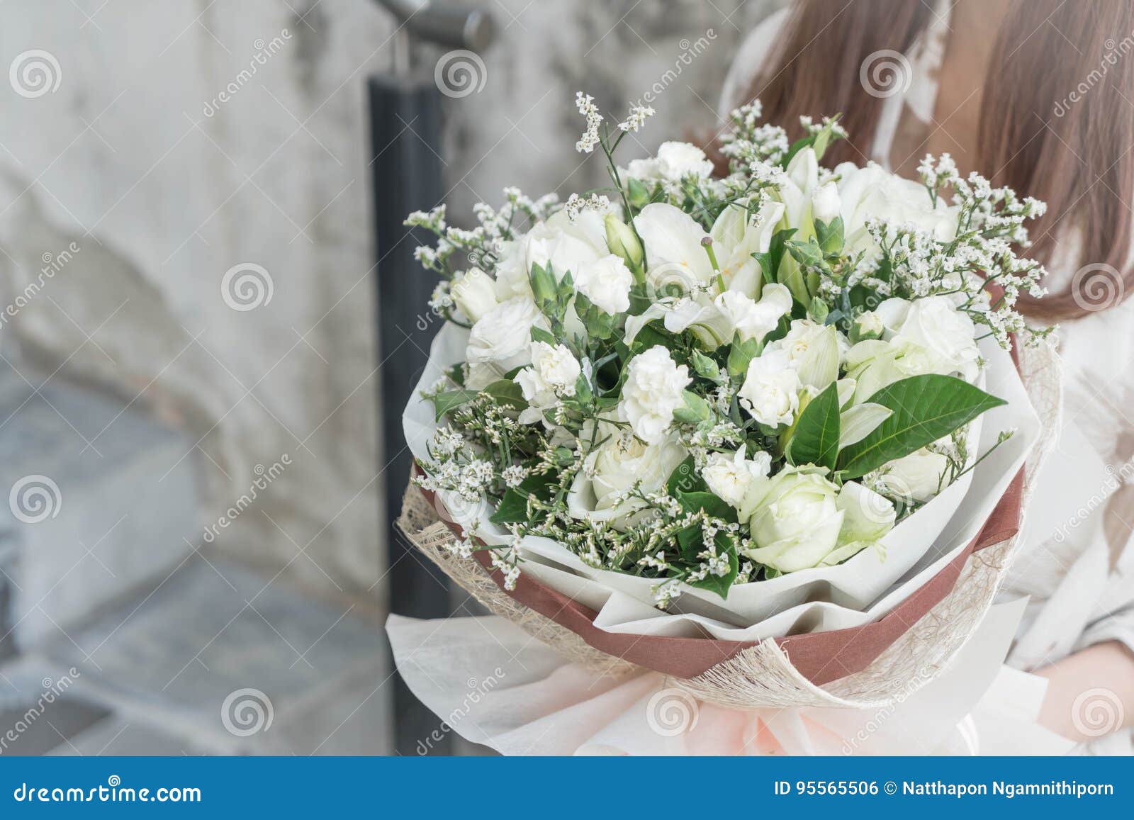 Hands Holding Bouquet of Flower Stock Photo - Image of plant, white ...