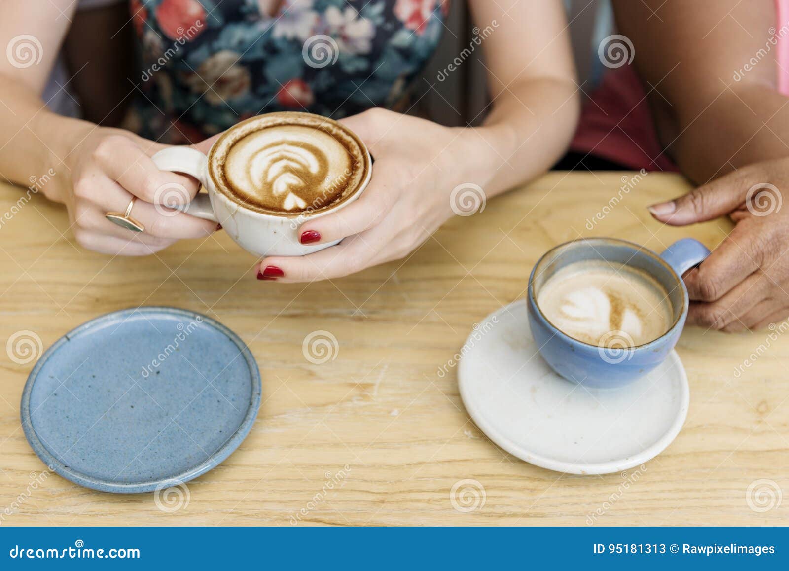 Hands holding a coffee mug stock image. Image of caucasian - 95181313