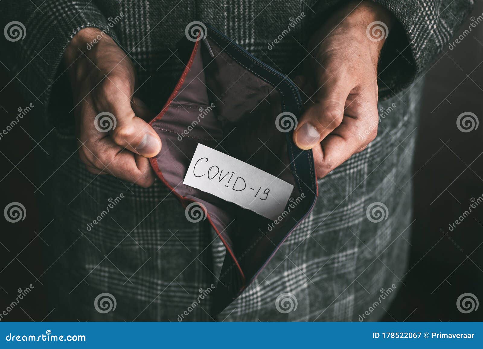 Hands Holding an Empty Wallet without Money with Incription Covid-19 ... Hands Holding an Empty Wallet without Money with Incription Covid-19 ...