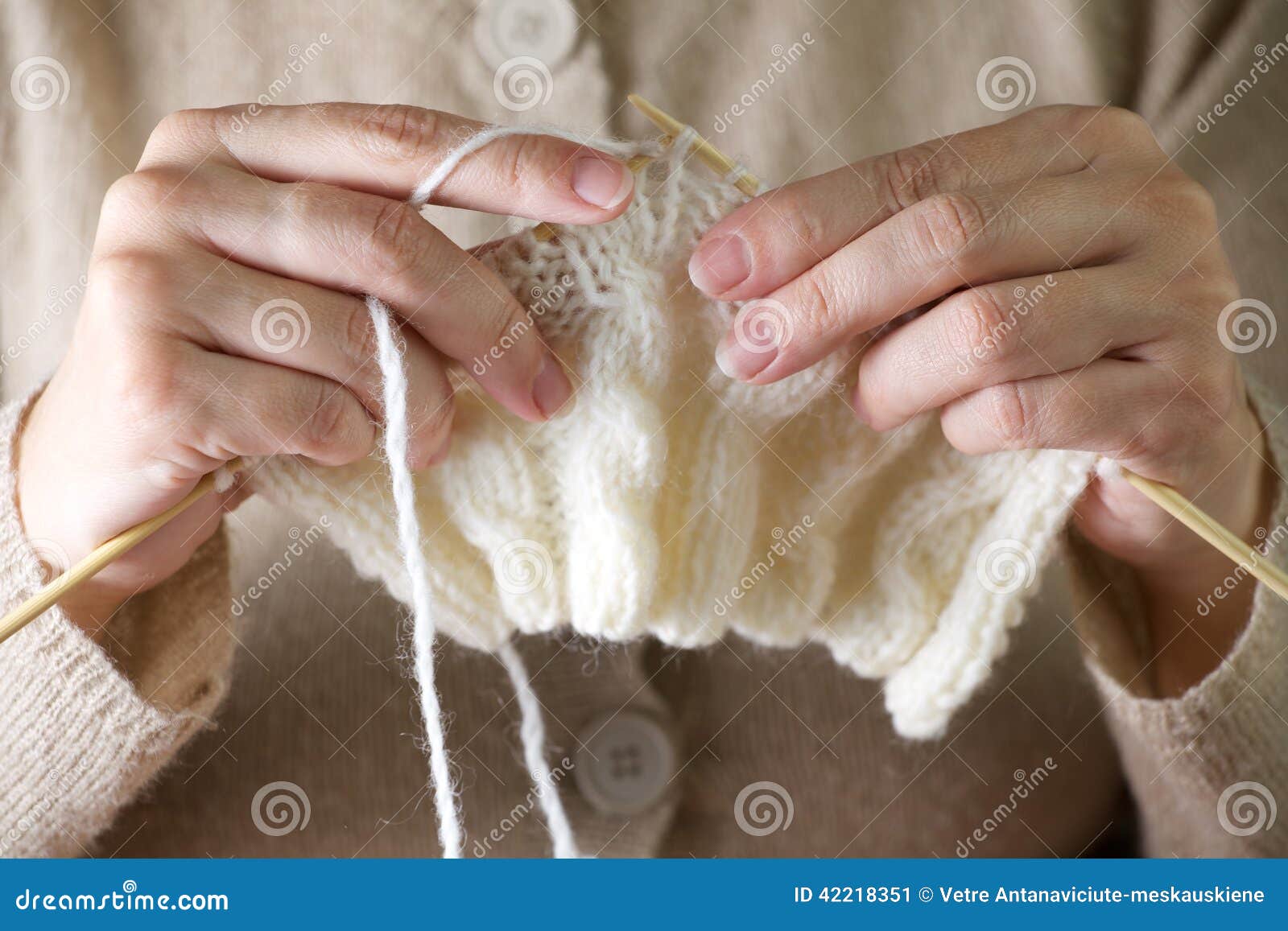 Hands Knitting A Magenta Scarf Stock Photography | CartoonDealer.com ...