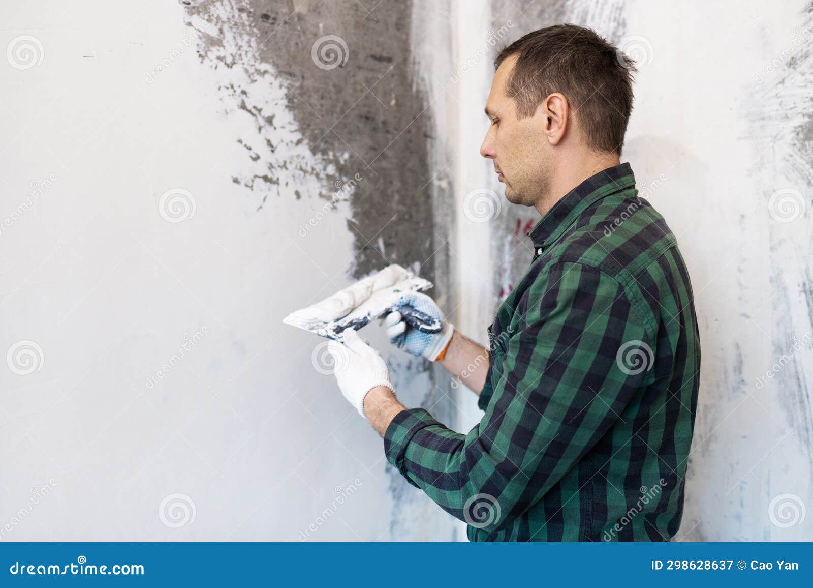 Hands Man Plasterer Construction Worker at Work with Trowel, Plastering ...
