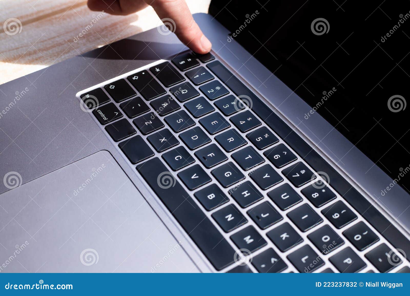 Hands Pointing Pressing Computer Keyboard Keys Typewriting New Ideas ...