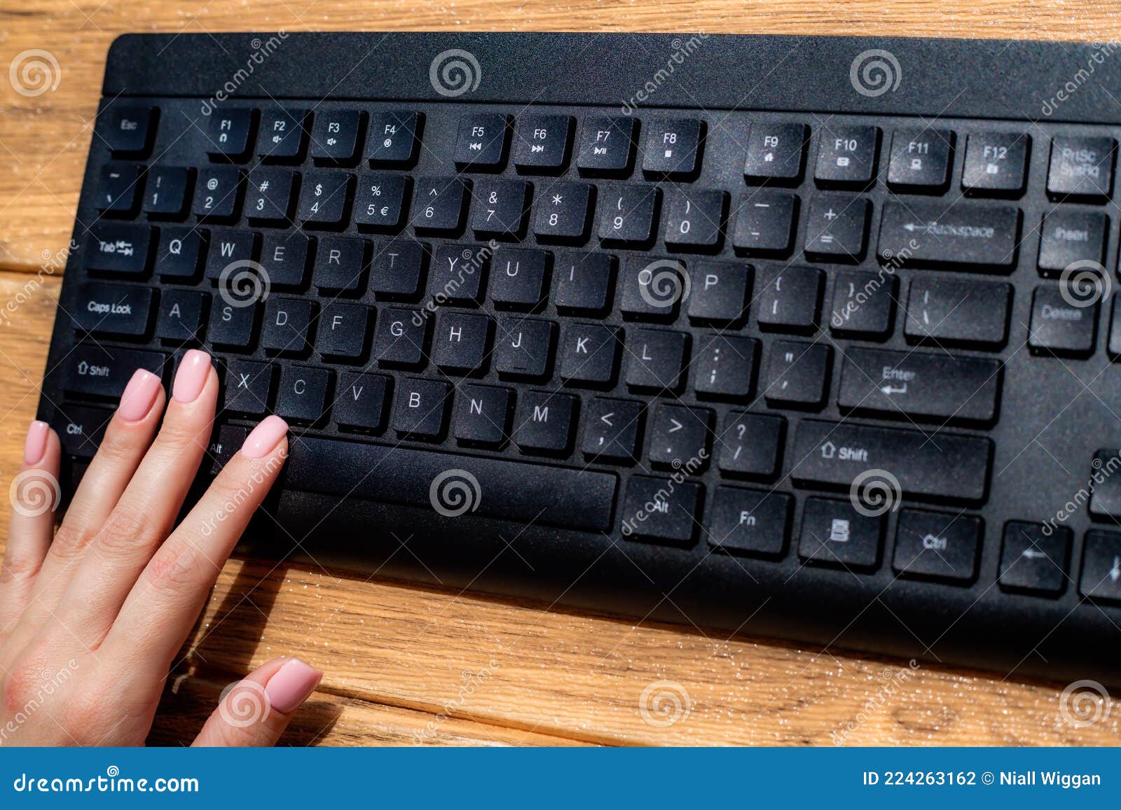 Hands Pointing Pressing Computer Keyboard Keys Typewriting New Ideas ...