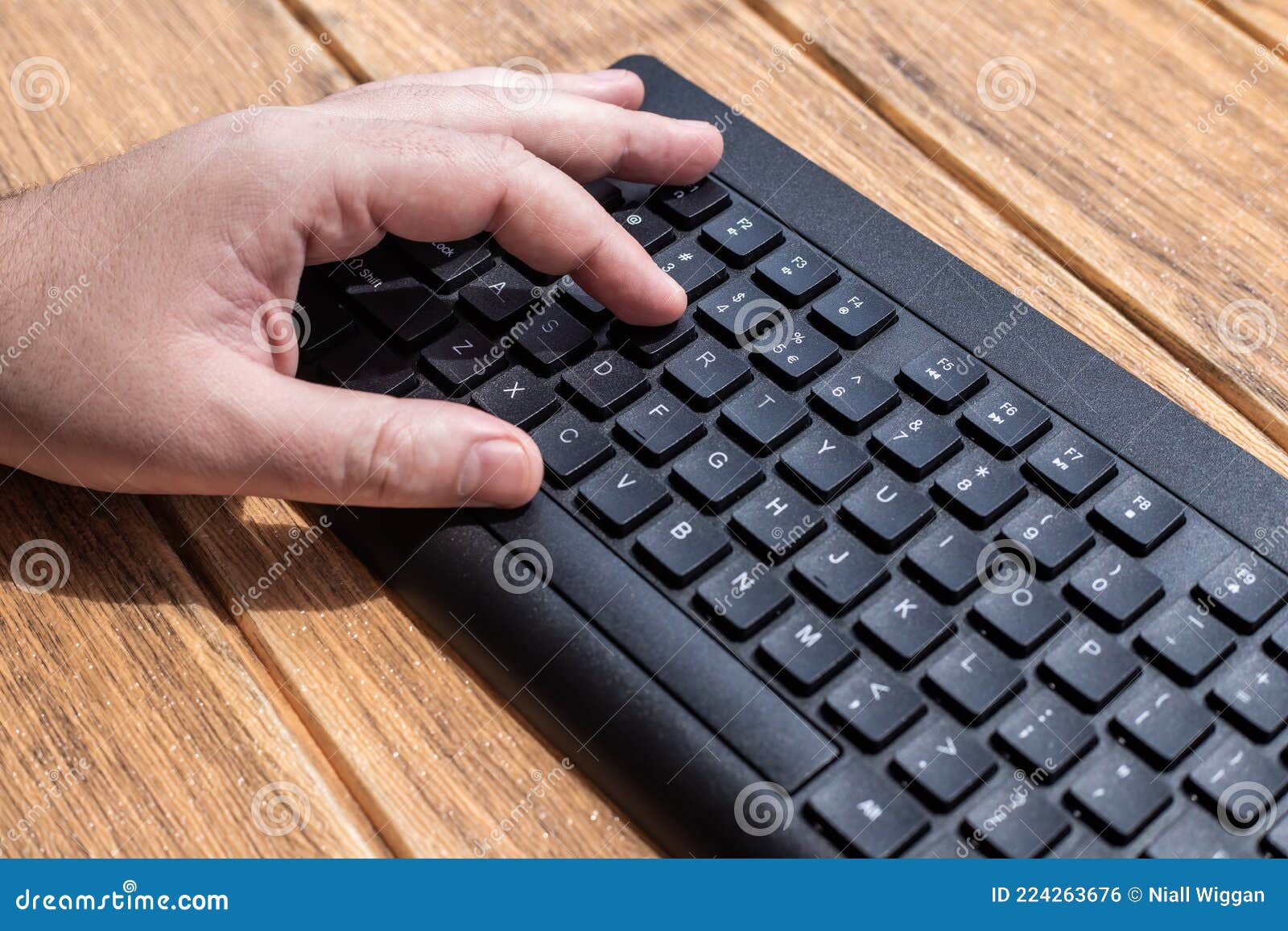 Hands Pointing Pressing Computer Keyboard Keys Typewriting New Ideas ...