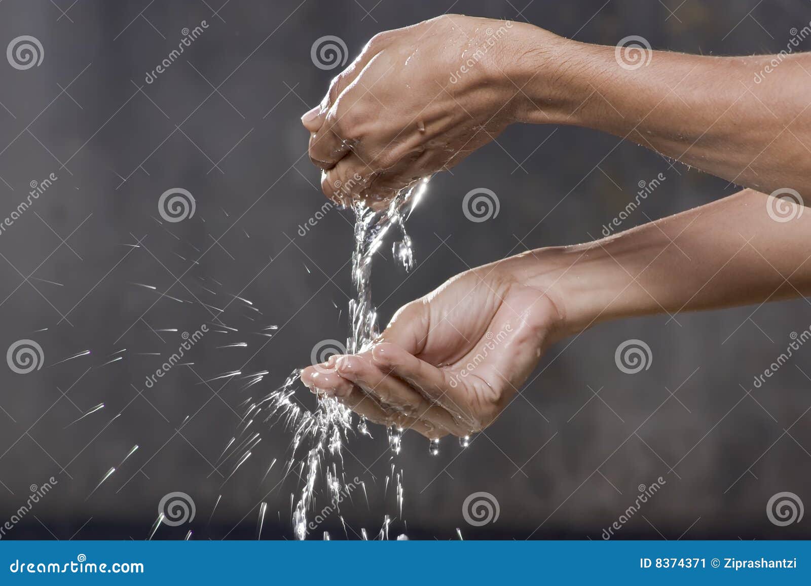 The Hands Receiving the Water Stock Image - Image of dropping, green ...