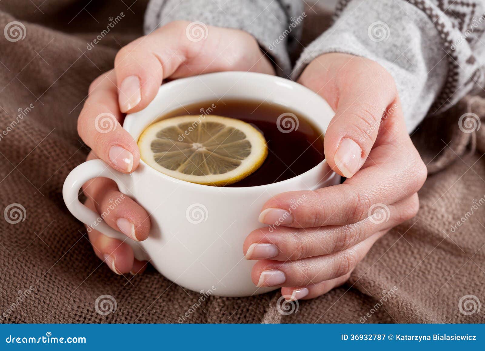Hands with tea cup stock image. Image of winter, beautiful - 36932787