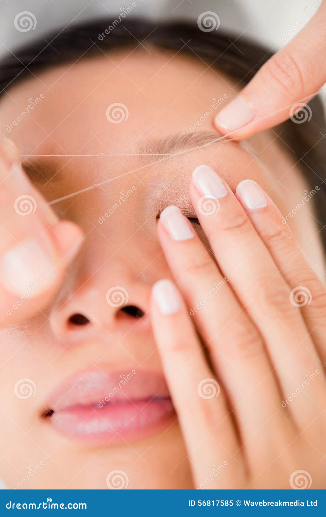 Hands Threading Beautiful Womans Eyebrow Stock Image - Image of holding ...
