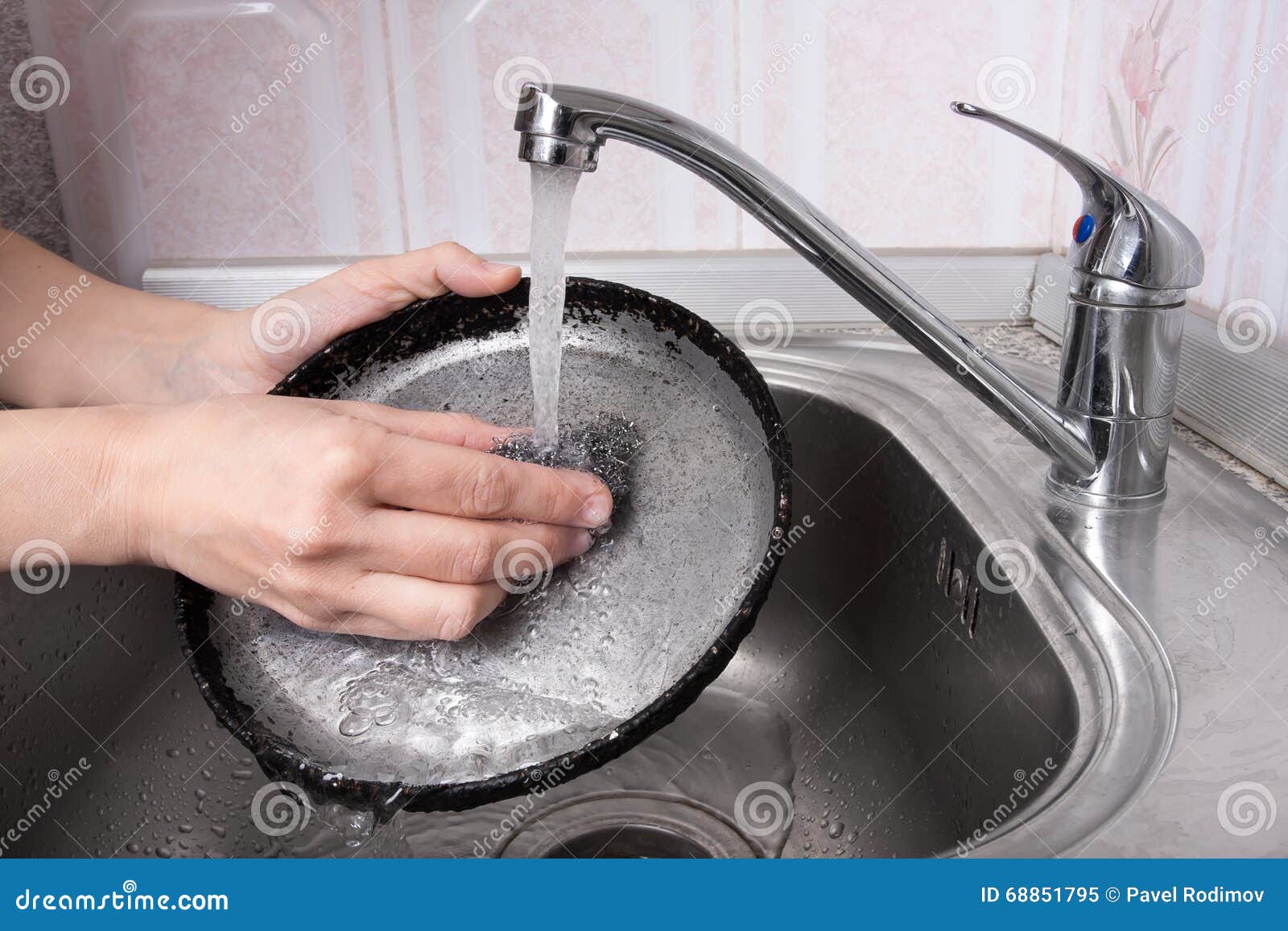 Hands washing a pan stock image. Image of hygiene, flowing - 68851795