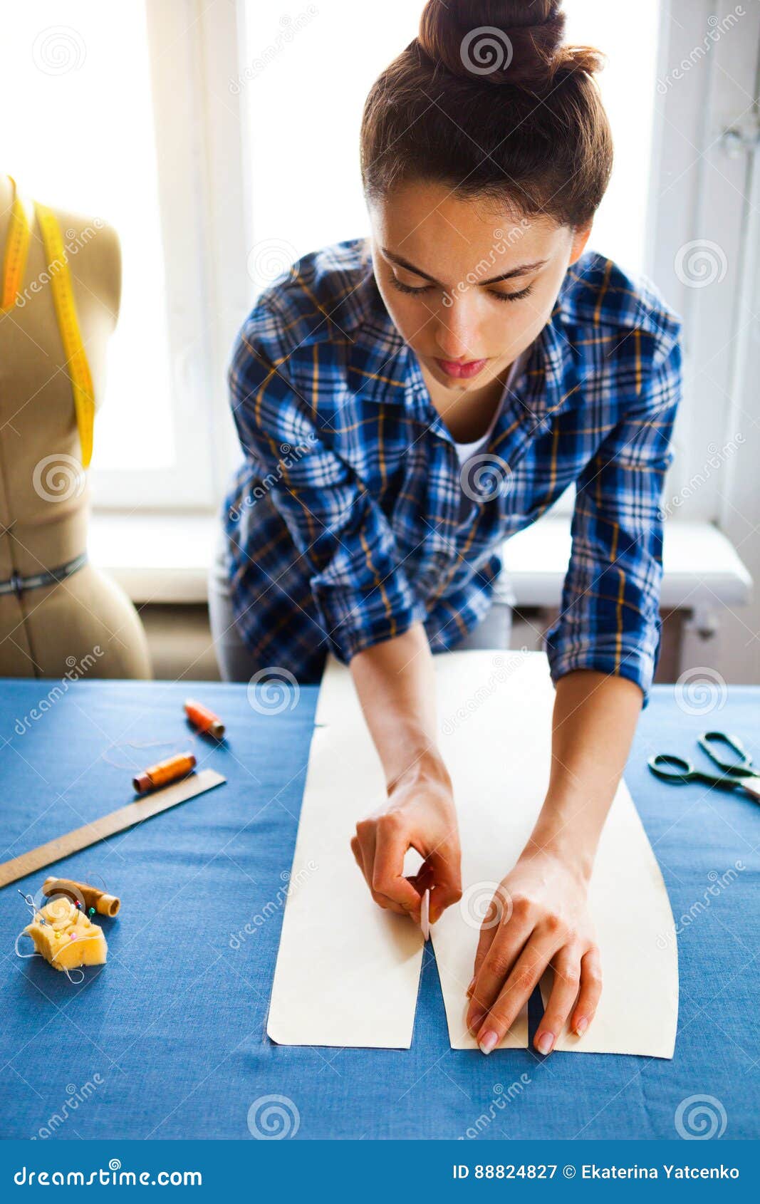 Hands Woman Tailor Working Cutting a Roll of Fabric on Which she Stock ...