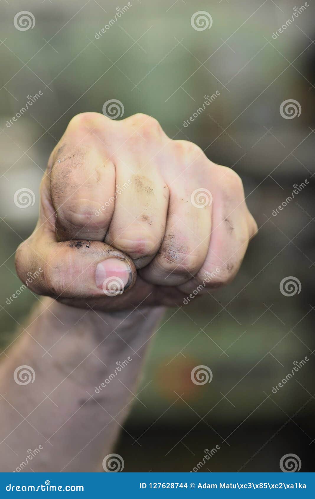 Handschmutzige Faust, Zusammenfassung Des Angriffs Stockfoto - Bild von ...