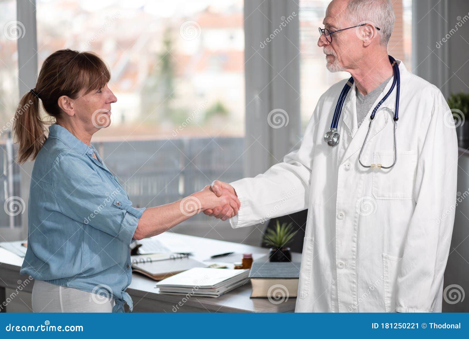 Handshake between Doctor and Patient Stock Image - Image of trust ...