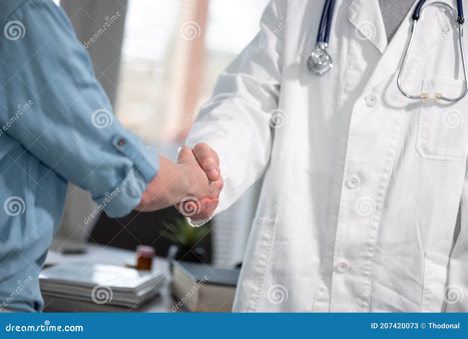 Handshake between Doctor and Patient Stock Image - Image of health ...