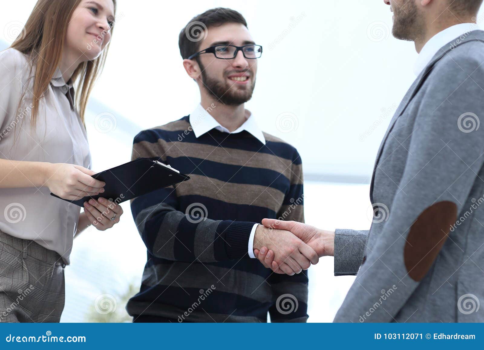Handshake between the Manager and the Client Stock Image - Image of ... Handshake between the Manager and the Client Stock Image - Image of ...