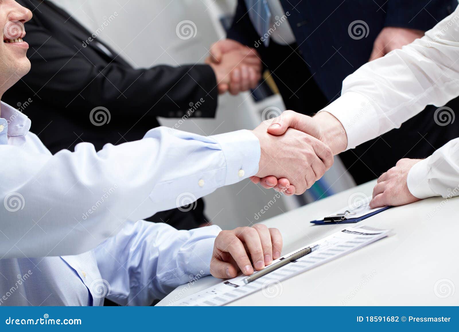 Handskakning arkivfoto. Bild av ledare, kamratskap, stänga - 18591682