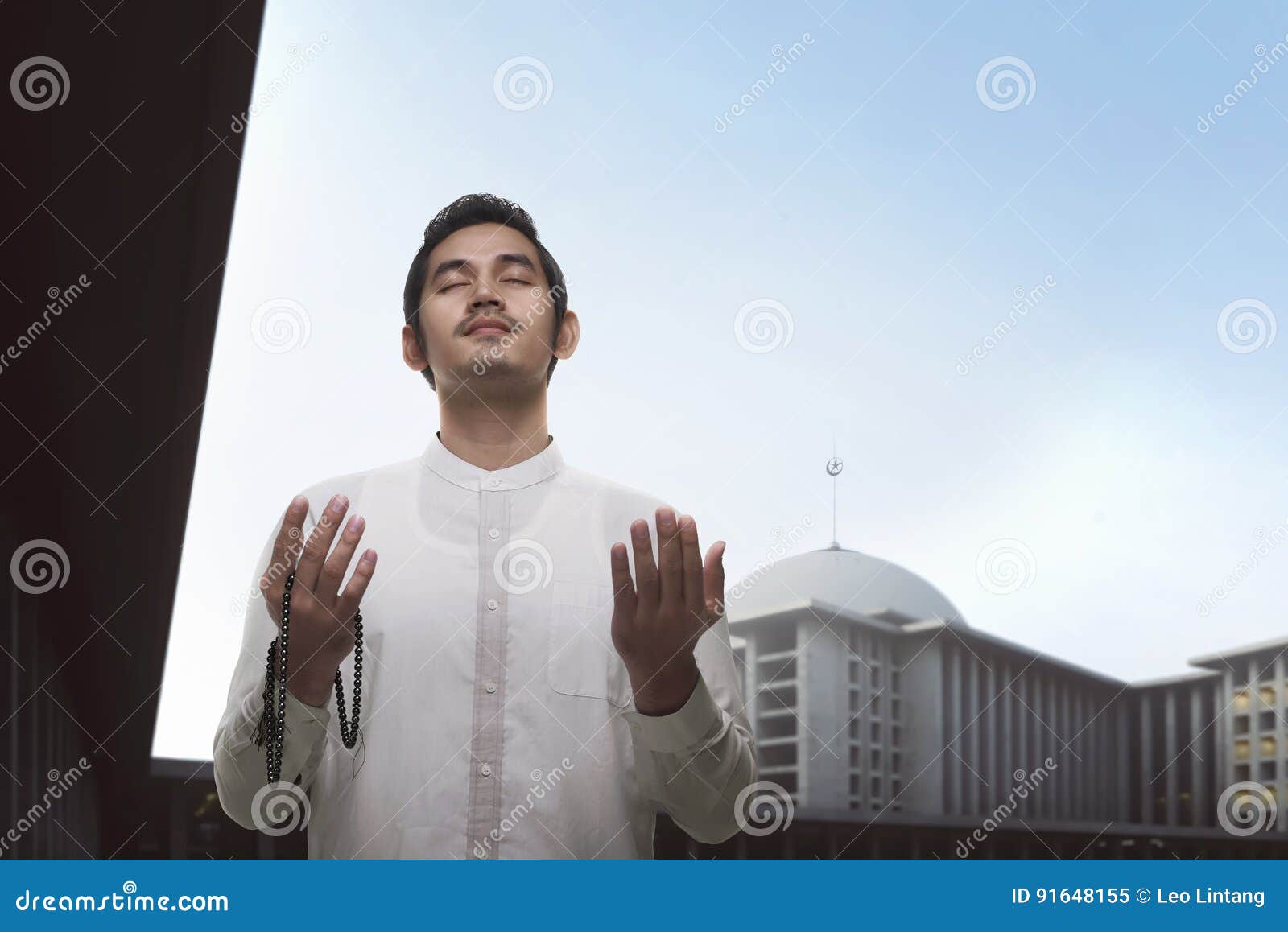 Handsome Asian Muslim Man Praying with Beads Stock Image - Image of ...