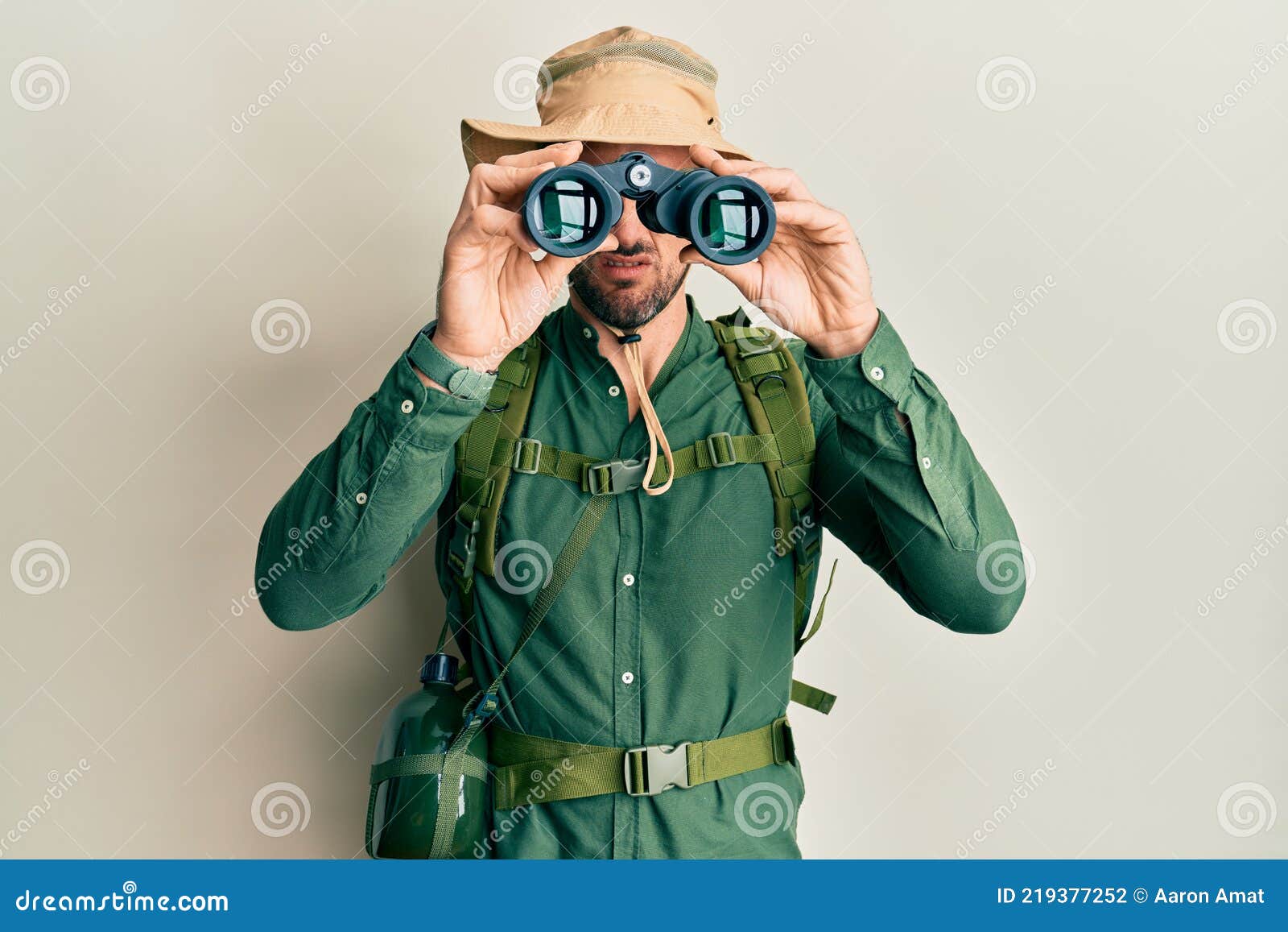 Handsome Man with Beard Wearing Explorer Hat Looking through Binoculars ...