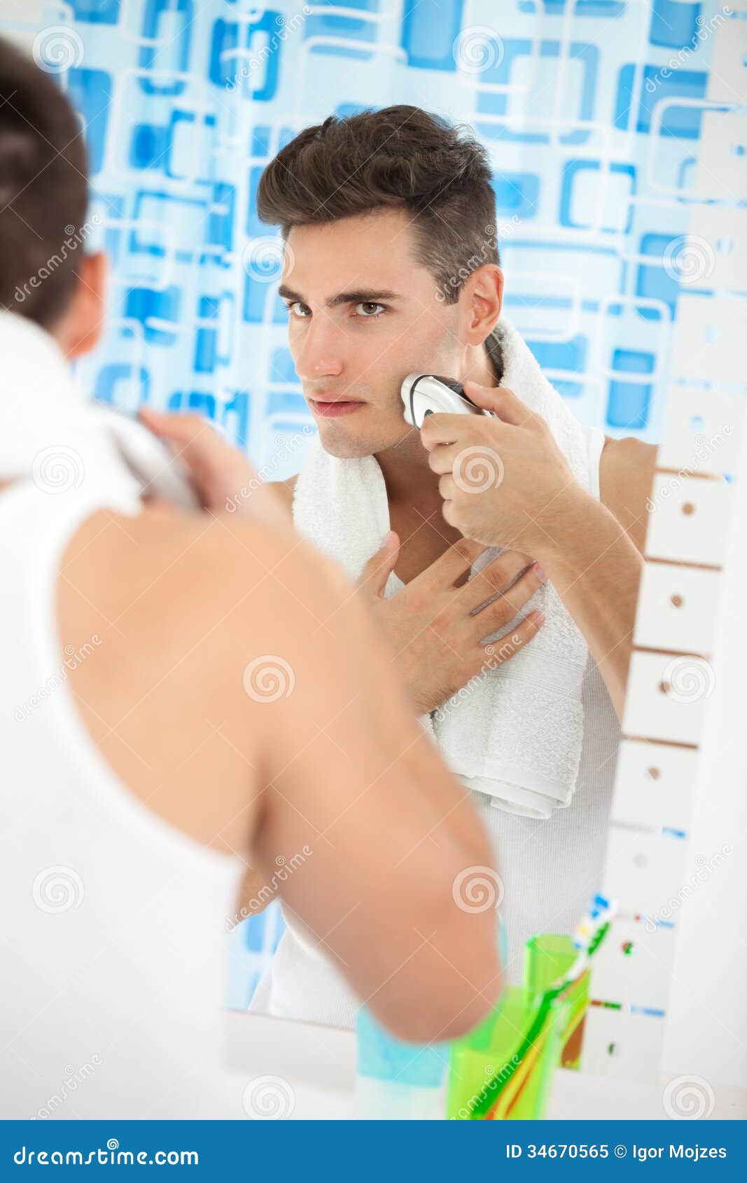 Handsome man shaving stock image. Image of equipment - 34670565