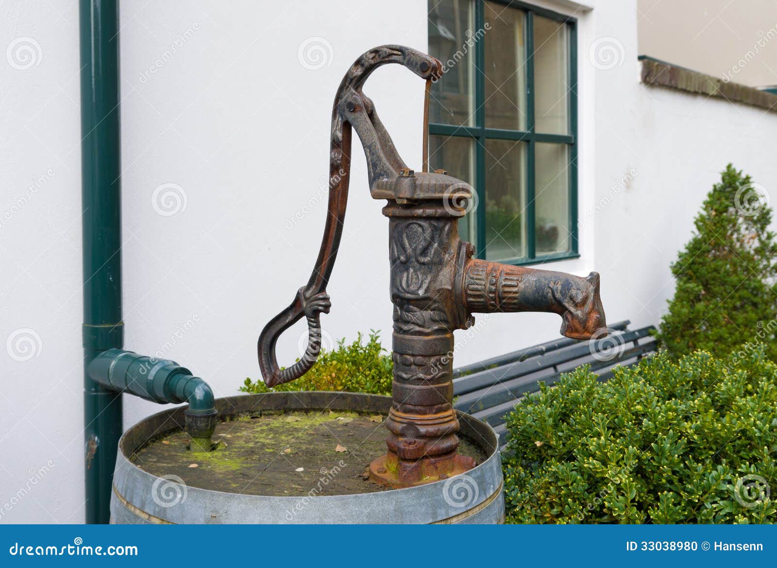 Wohnungsrenovierung: Handwasserpumpe