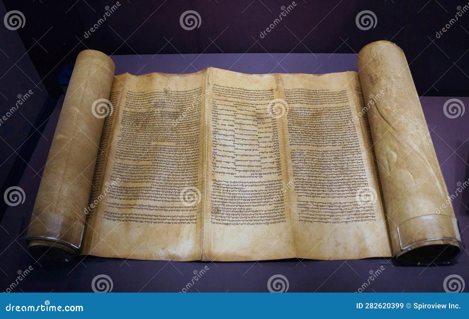 Handwritten Hebrew Torah Scroll Editorial Stock Image - Image of open ...
