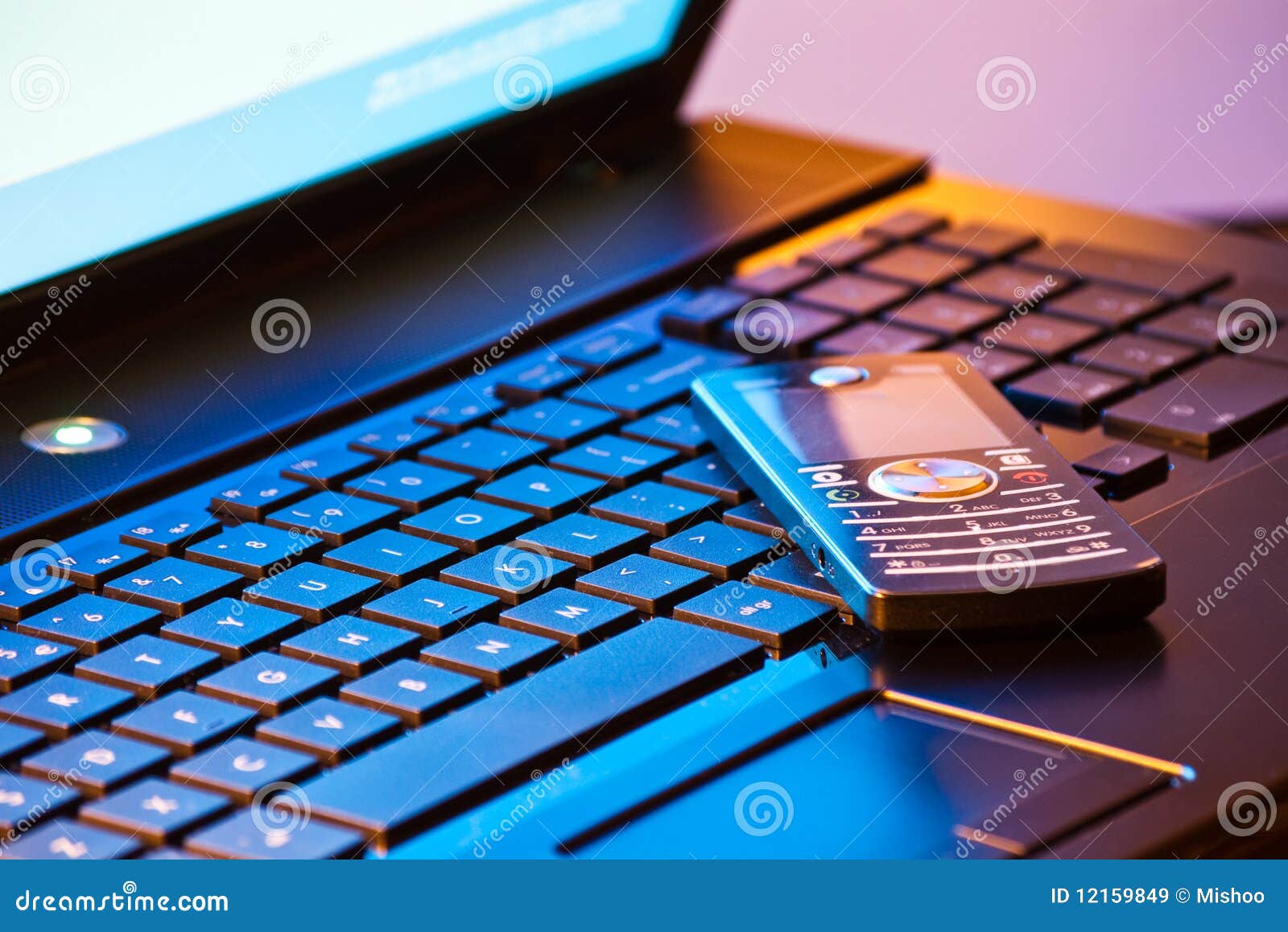 Handy und Laptop stockbild. Bild von kommunikation, internet - 12159849
