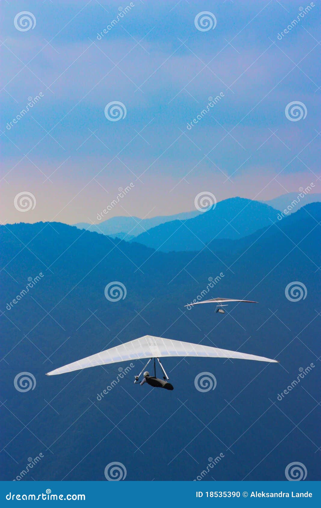Hang gliding in the Alps editorial image. Image of high - 18535390