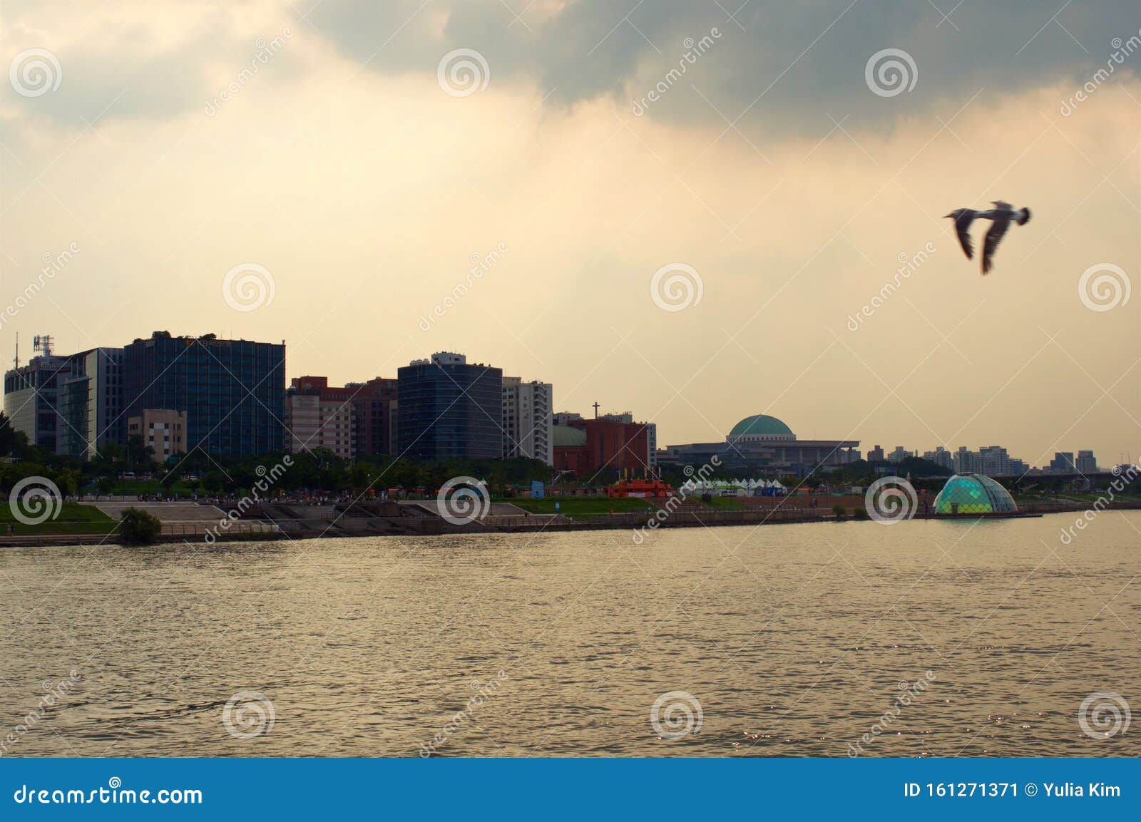 Hang River in Seoul in the Evening Stock Image - Image of east, scenery ...