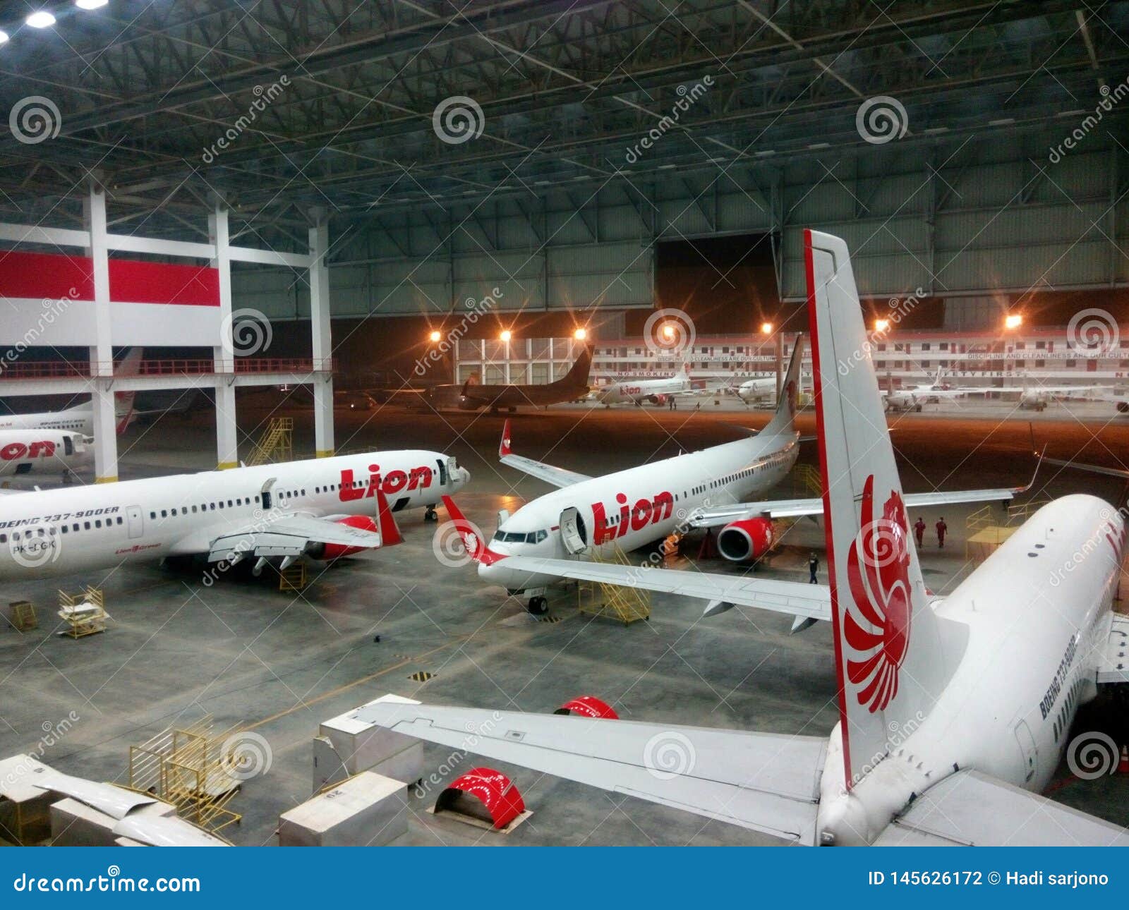 Hangar Aircraft Maintenance Editorial Photography - Image of mechanic ...