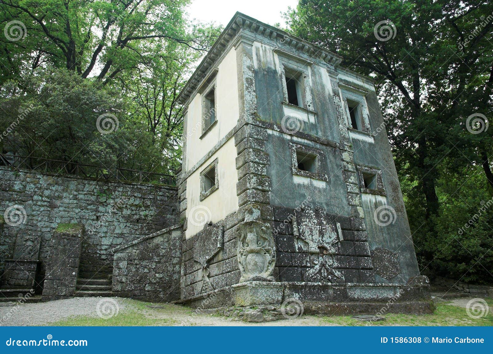 The Hanging House stock photo. Image of wander, ville - 1586308