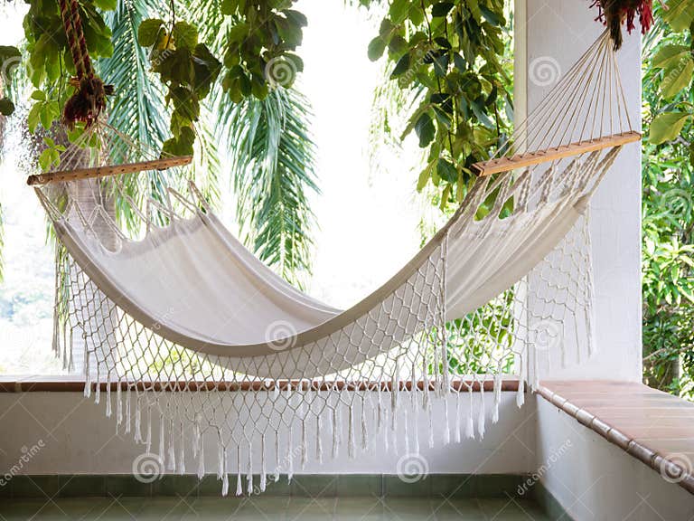 Hangmat stock foto. Image of rustig, sereniteit, vakantie - 29677620