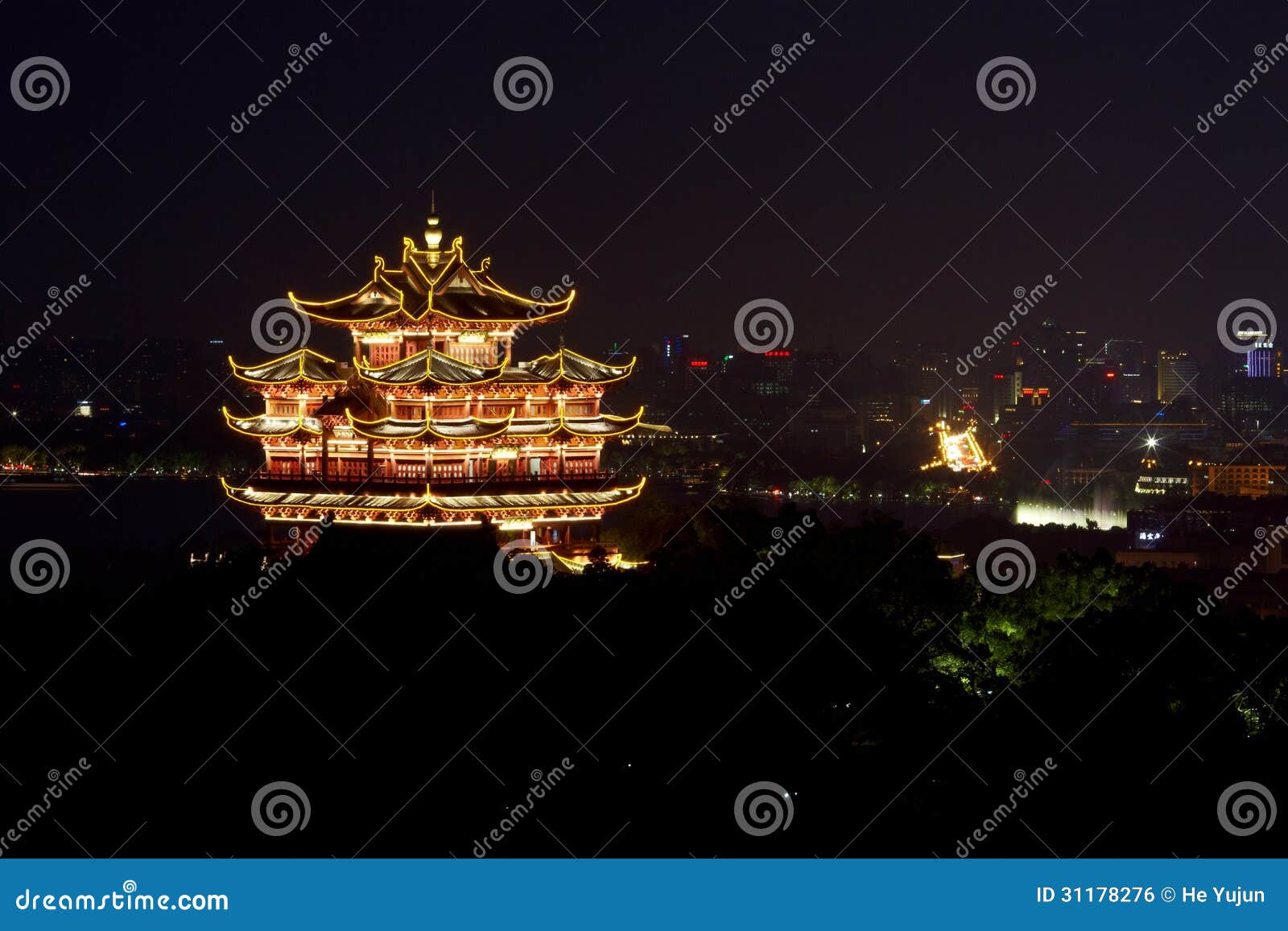 Hangzhou Chenghuang Pavilion Scenery Stock Photo - Image of enjoy ...