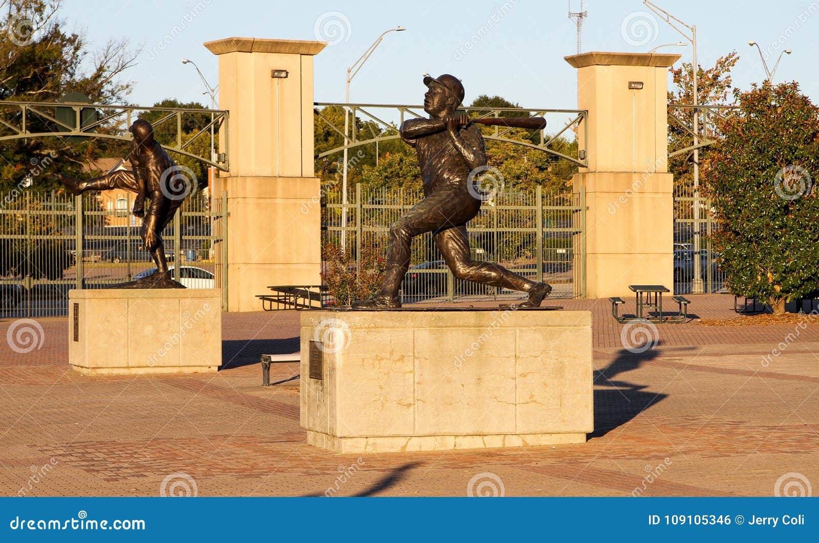 Hank Aaron Statue, Turner Field, Atlanta, GA Foto editorial - Imagen de ...