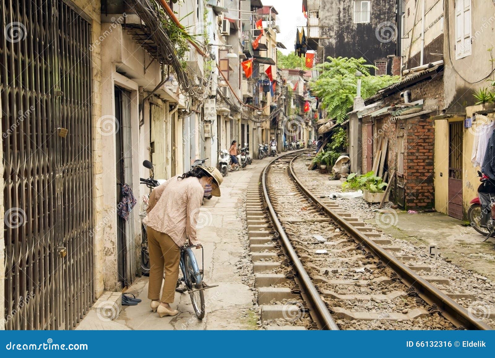 HANOI, VIETNAM - MAY 2014: Train Passing through Slums Editorial Photo ...