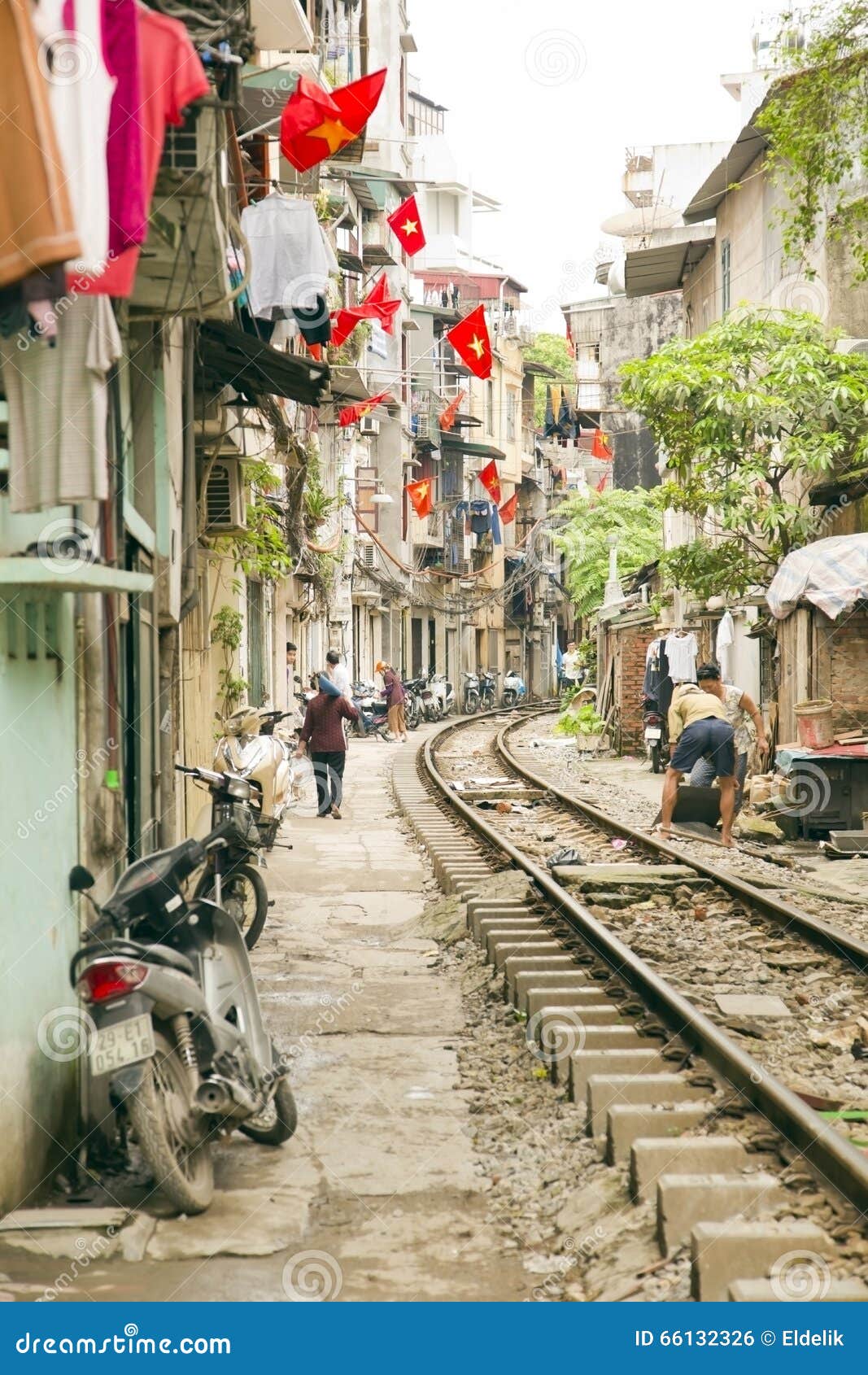 HANOI, VIETNAM - MAY 2014: Train Passing through Slums Editorial Photo ...