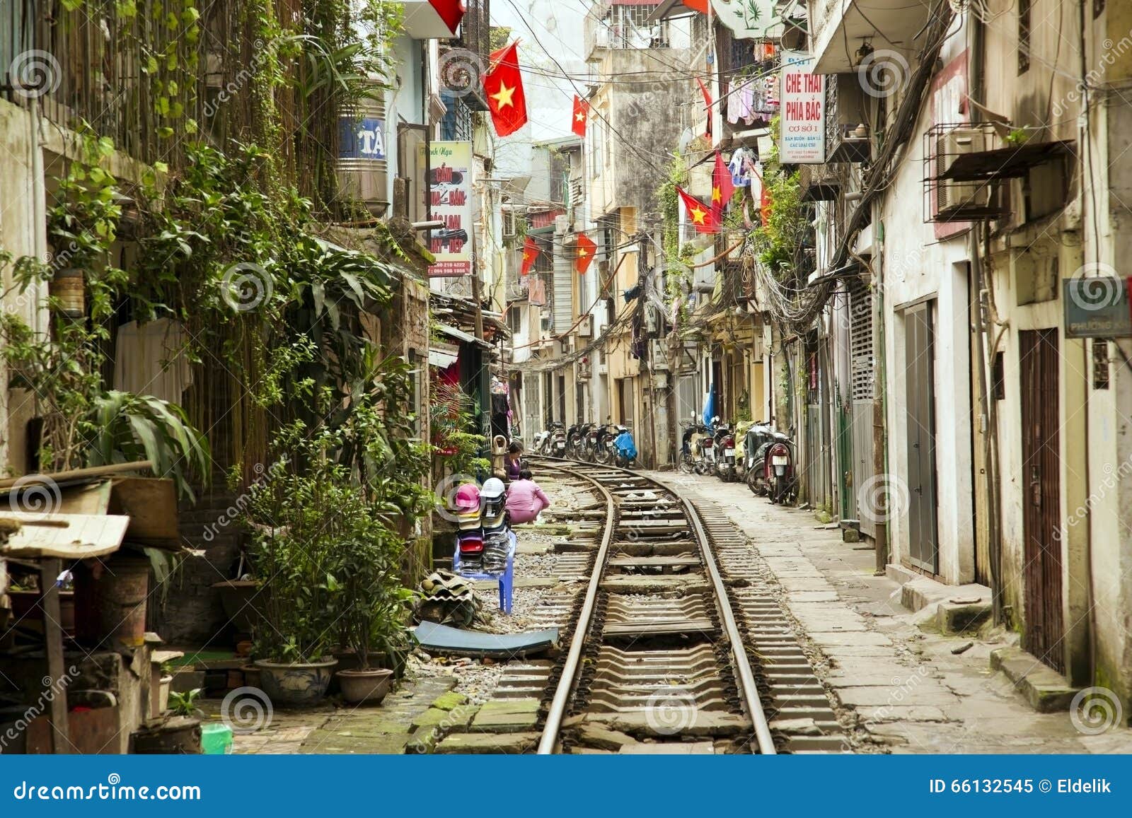 HANOI, VIETNAM - MAY 2014: Train Passing through Slums Editorial Image ...