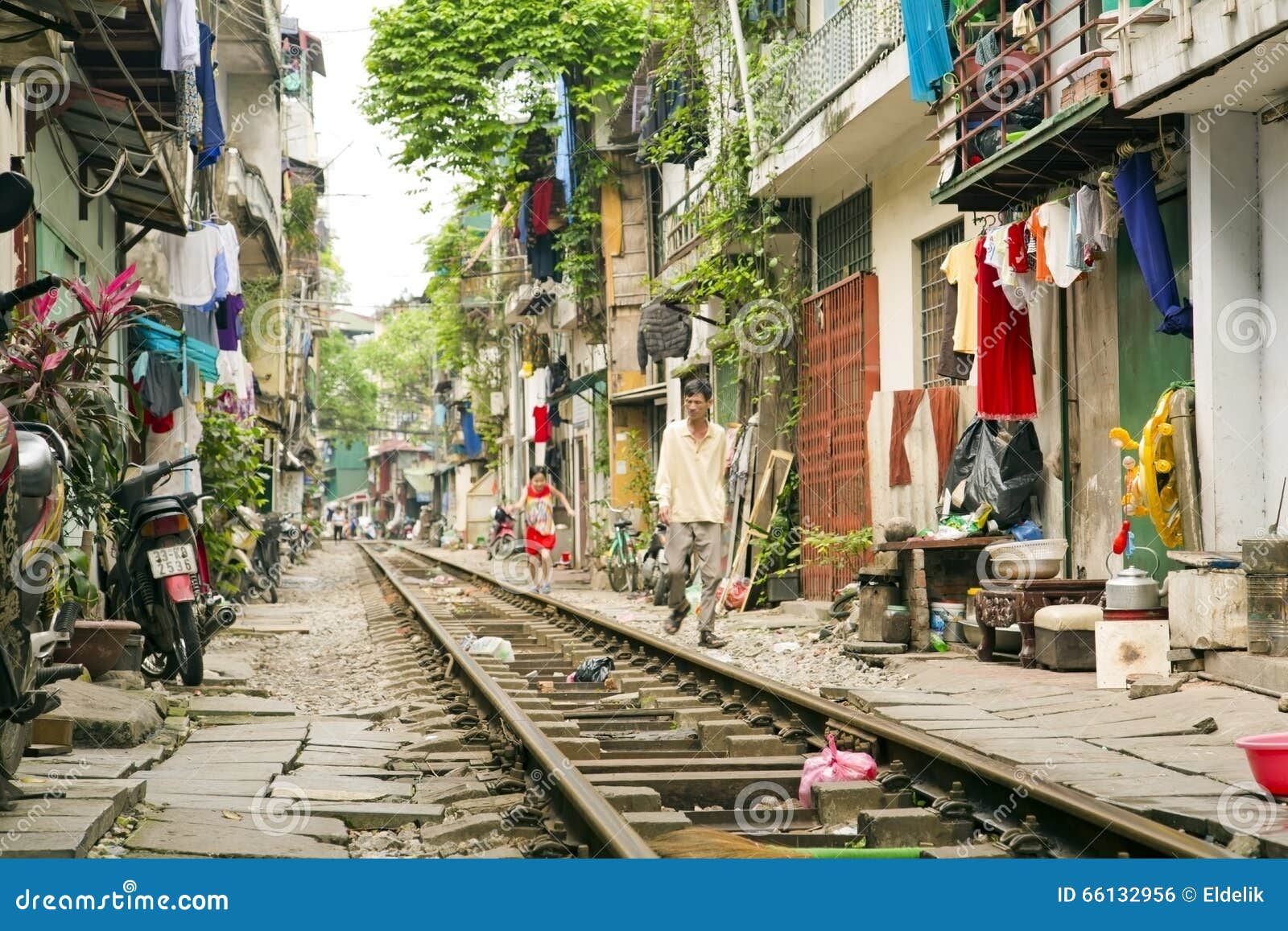 HANOI, VIETNAM - MAY 2014: Train Passing through Slums Editorial Photo ...