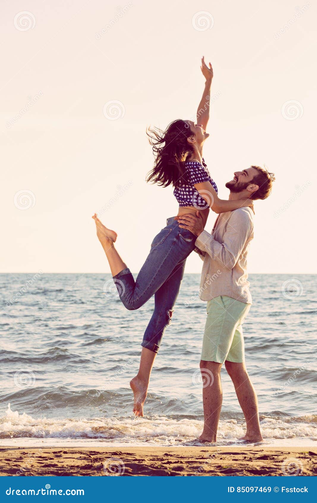 Happiness and Romantic Scene of Love Couples Partners on the Beach ...