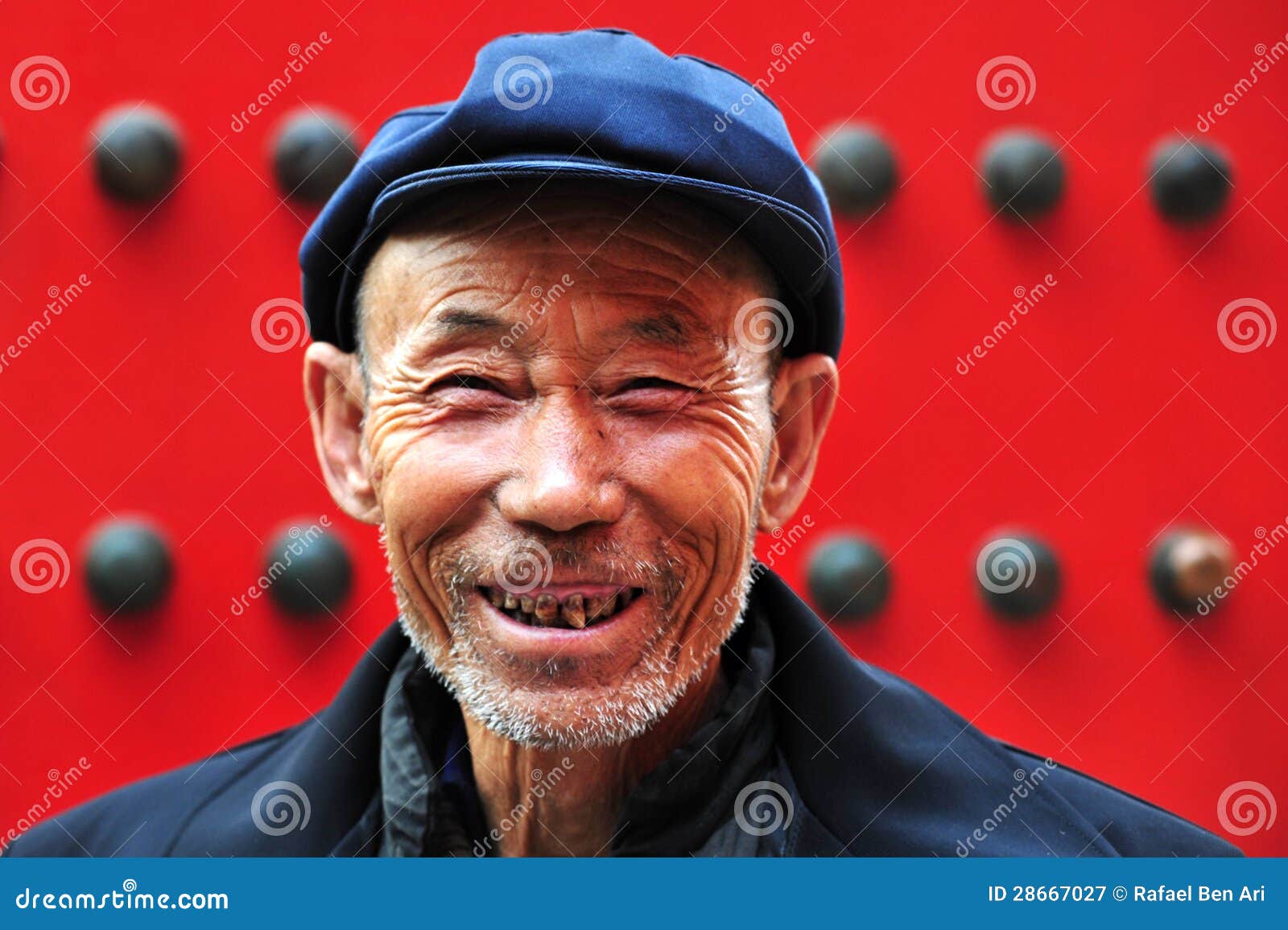 Happy Chinese man editorial photography. Image of oriental - 28667027