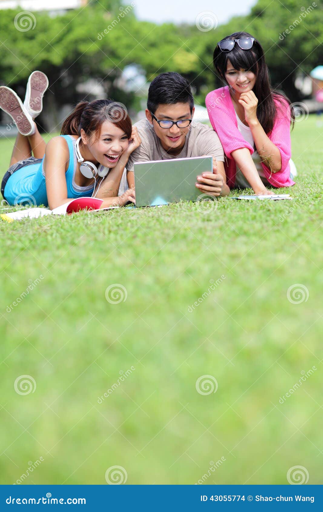 Happy College Students Using Computer Stock Photo - Image of chinese ...