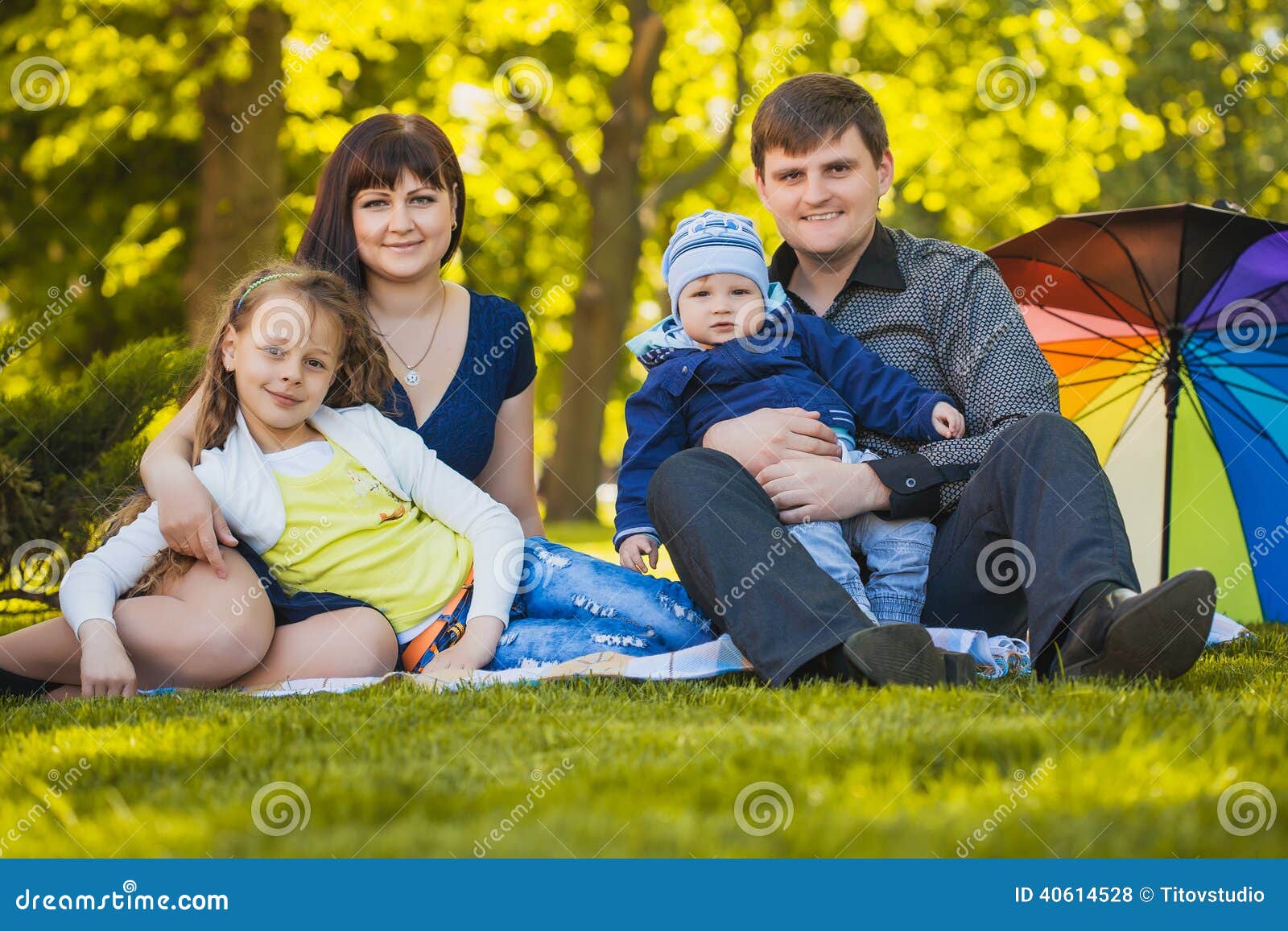 Happy Family are Plaing in the Park Stock Photo - Image of healthy ...