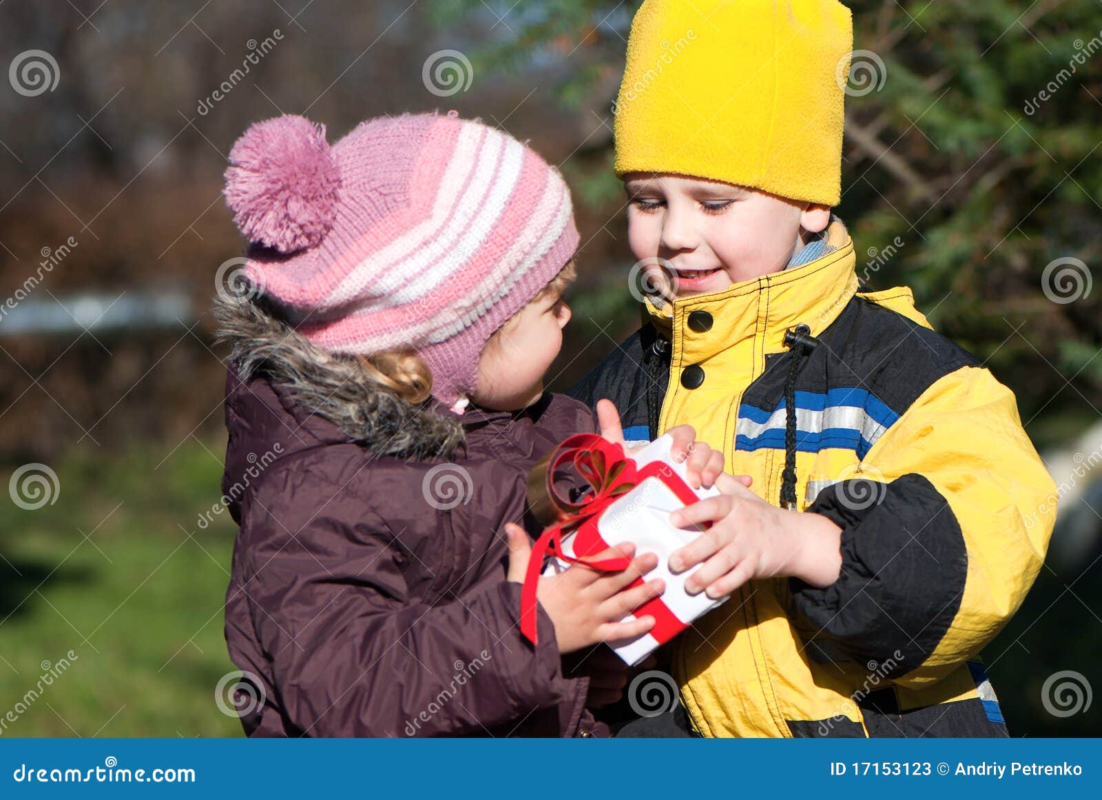 Happy kids with gift stock image. Image of outdoor, decoration - 17153123