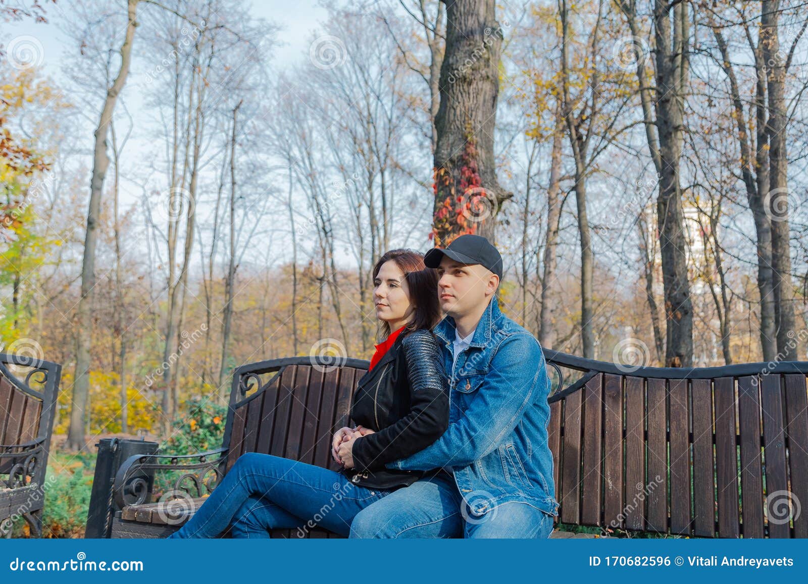 Happy Lovers in the Park on a Bench in Autumn. Stock Photo - Image of ...