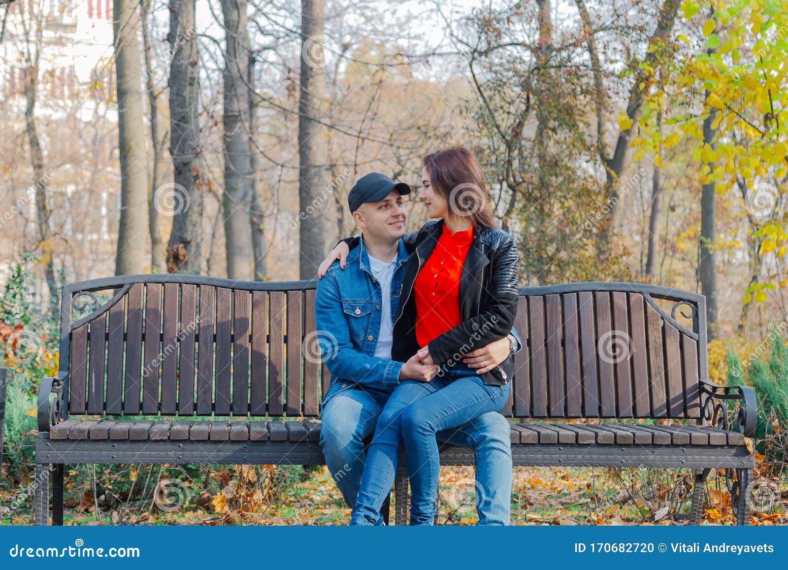 Happy Lovers in the Park on a Bench in Autumn. Stock Photo - Image of ...