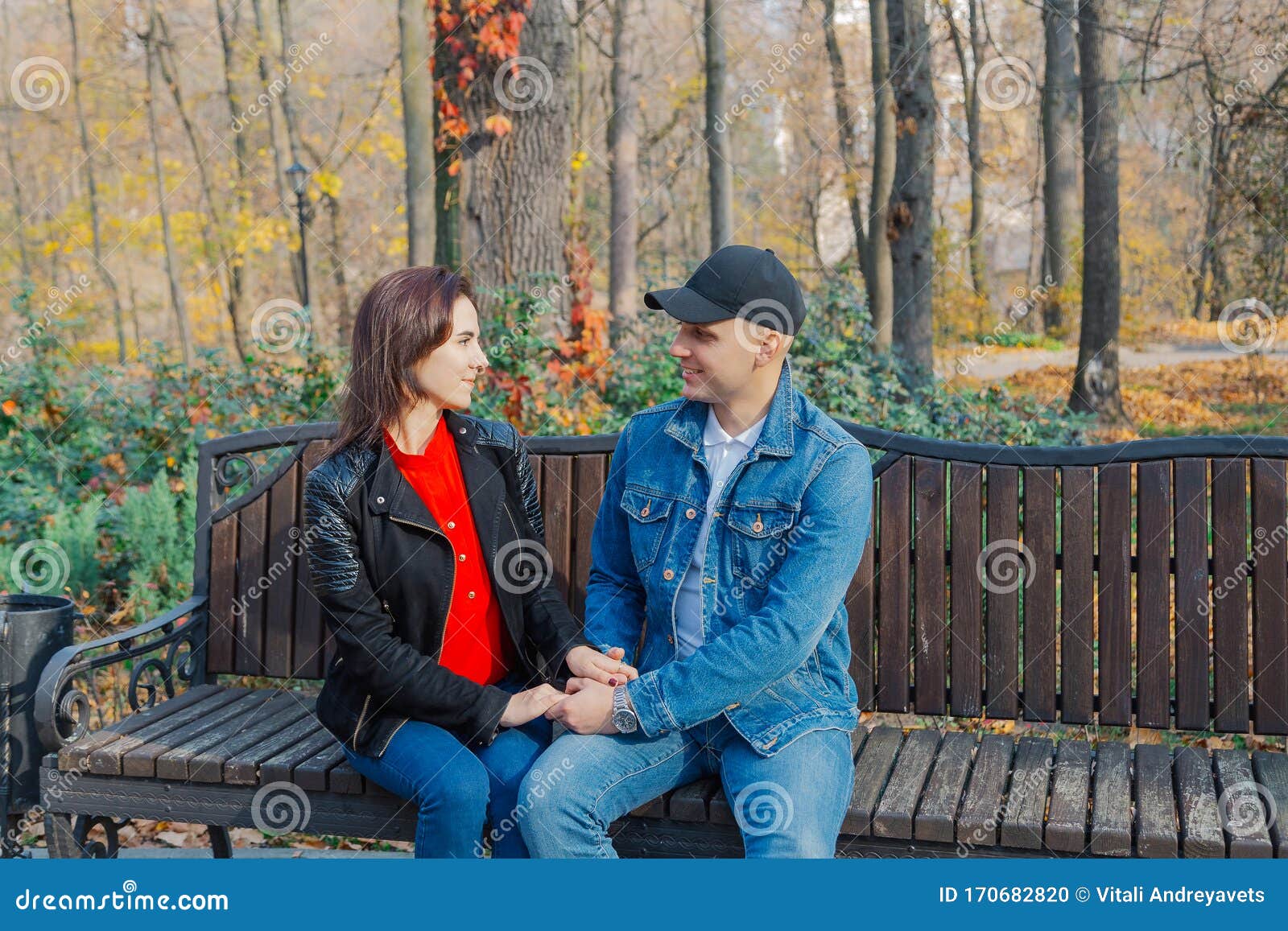 Happy Lovers in the Park on a Bench in Autumn. Stock Photo - Image of ...
