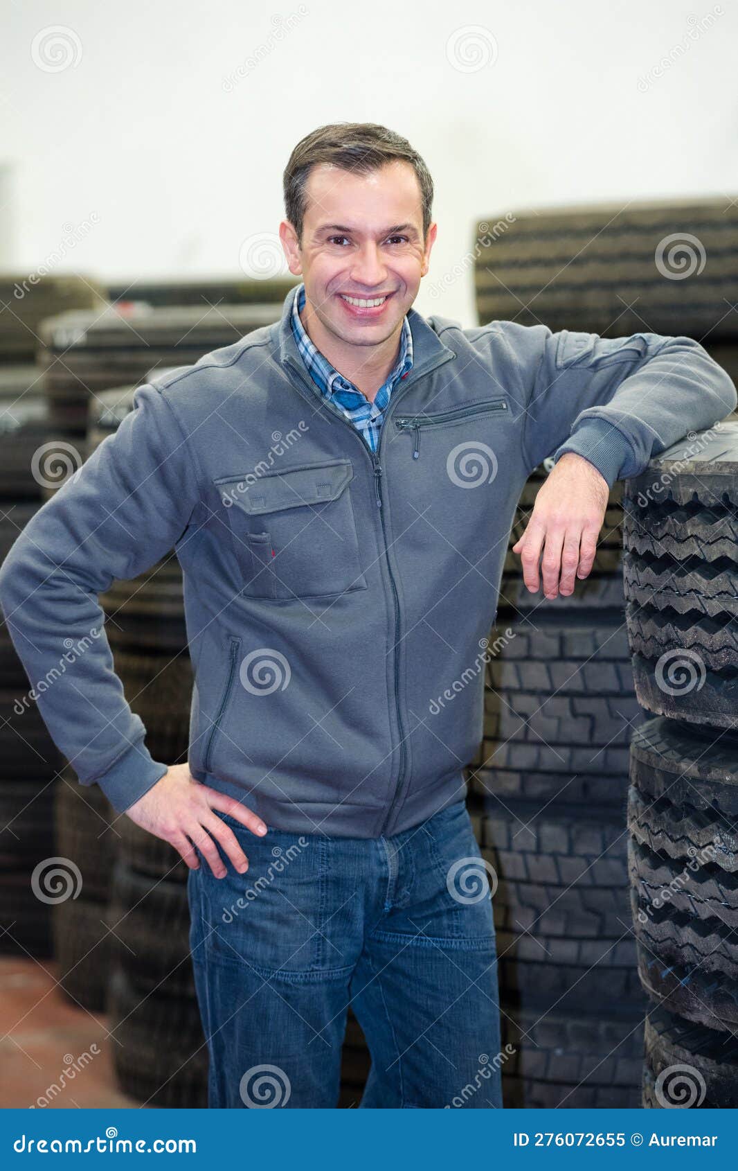 Happy mechanic in garage stock image. Image of colour - 276072655