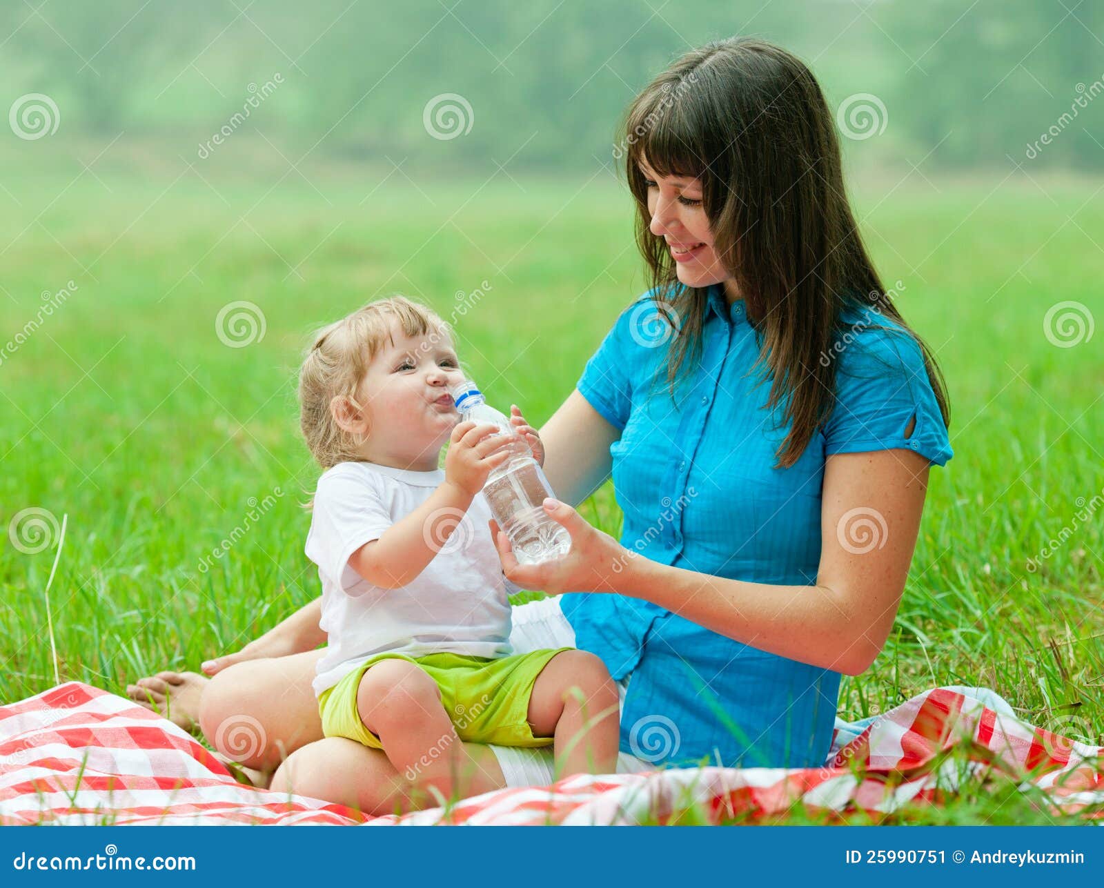 Happy Mother and Kid Drinking Water from Bottle Stock Image - Image of ...