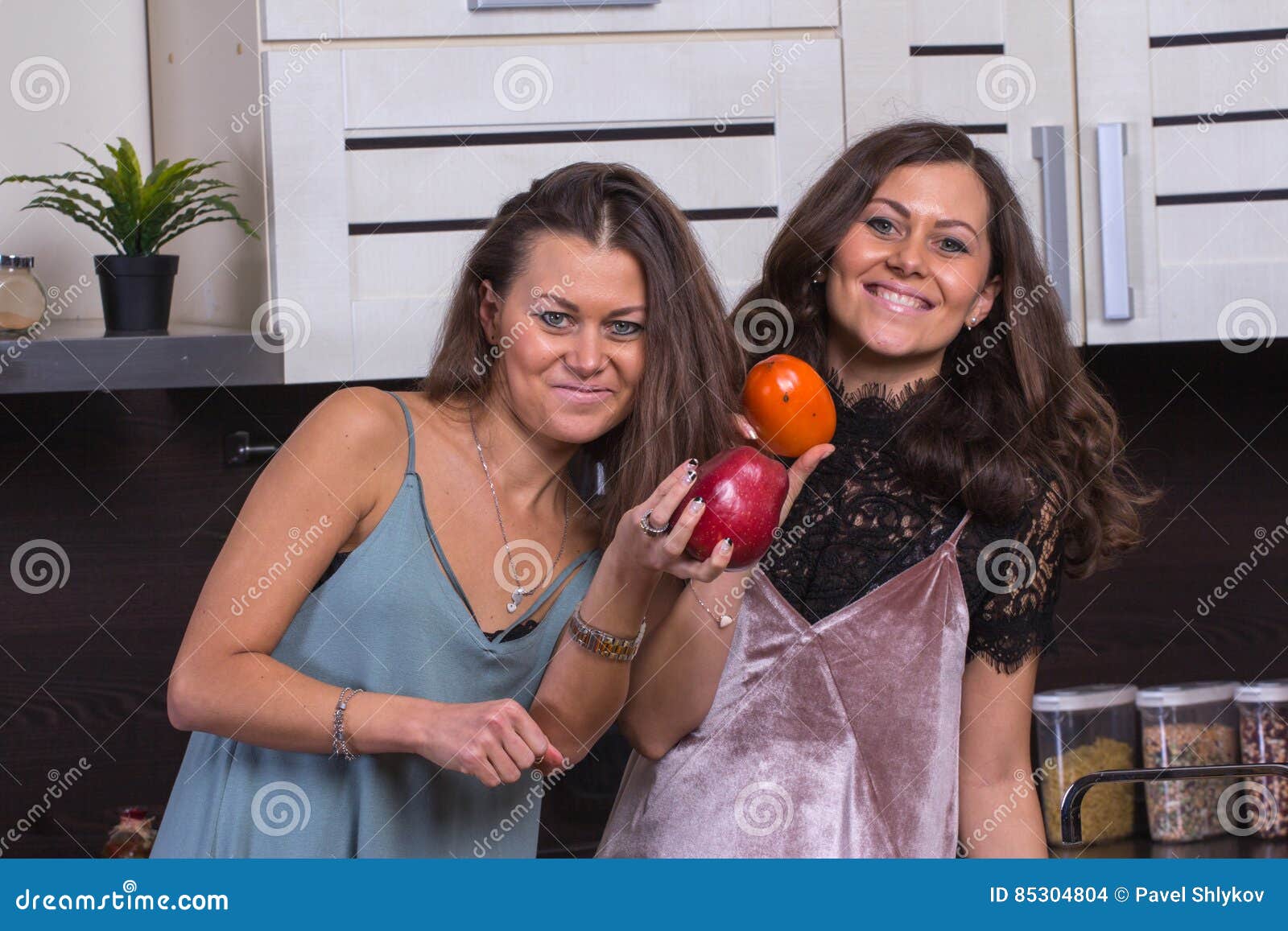 Happy Twins Close Up Portrait Kitchen Background Stock Photos - Free ...