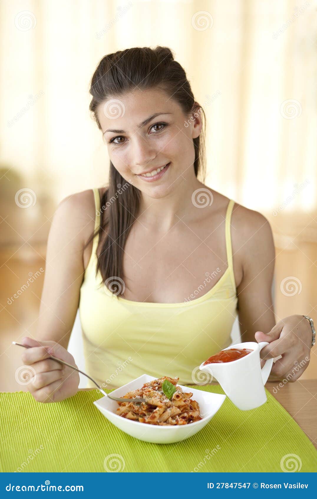 Happy woman eating pasta stock image. Image of face, clean - 27847547