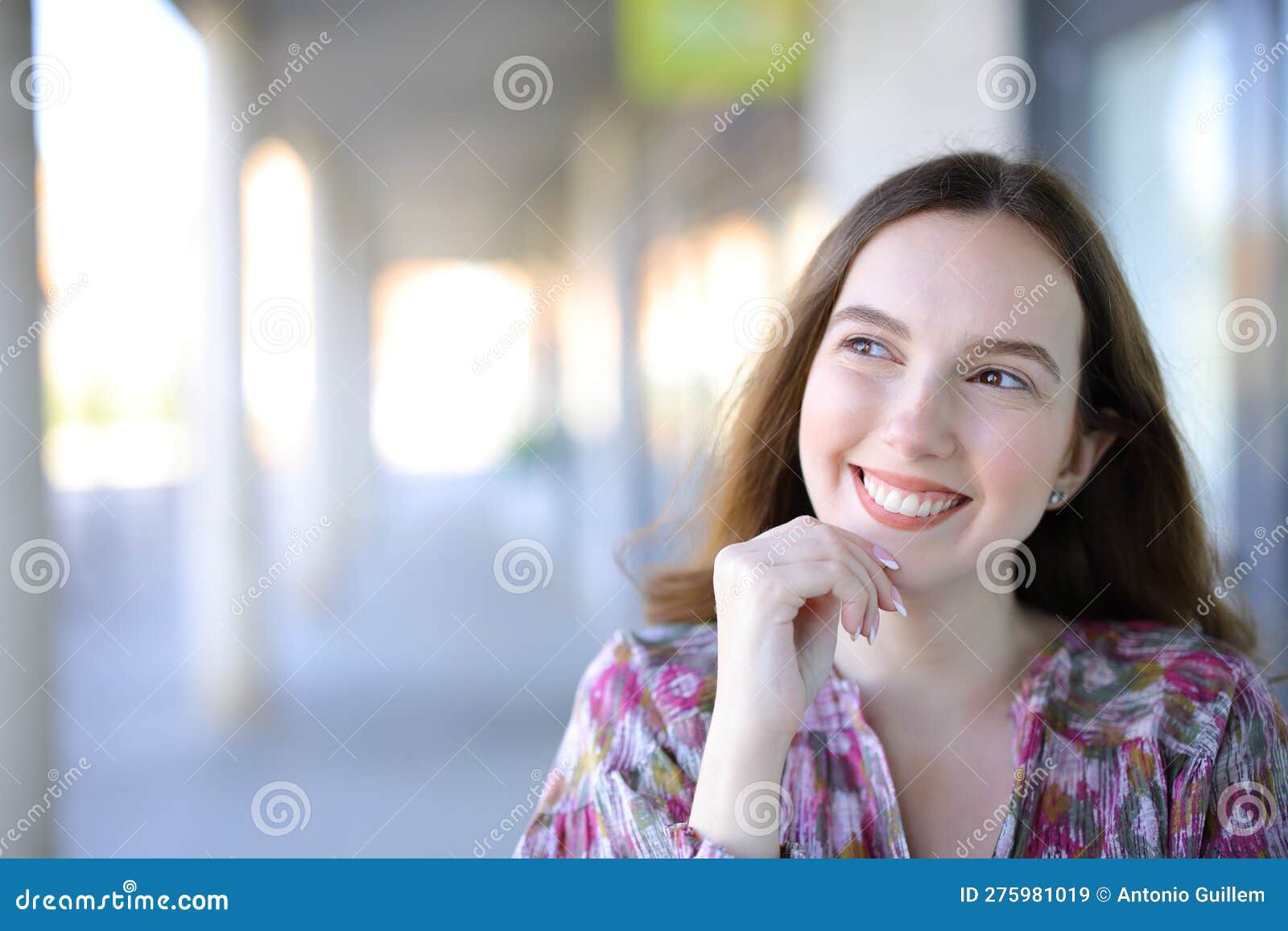 Happy Woman Thinking Sideways in the Street Stock Image - Image of woman, healthy: 275981019